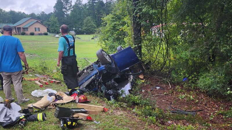 Crews extricate person after rollover crash near Elizabethtown Crews extricate person after rollover crash near Elizabethtown